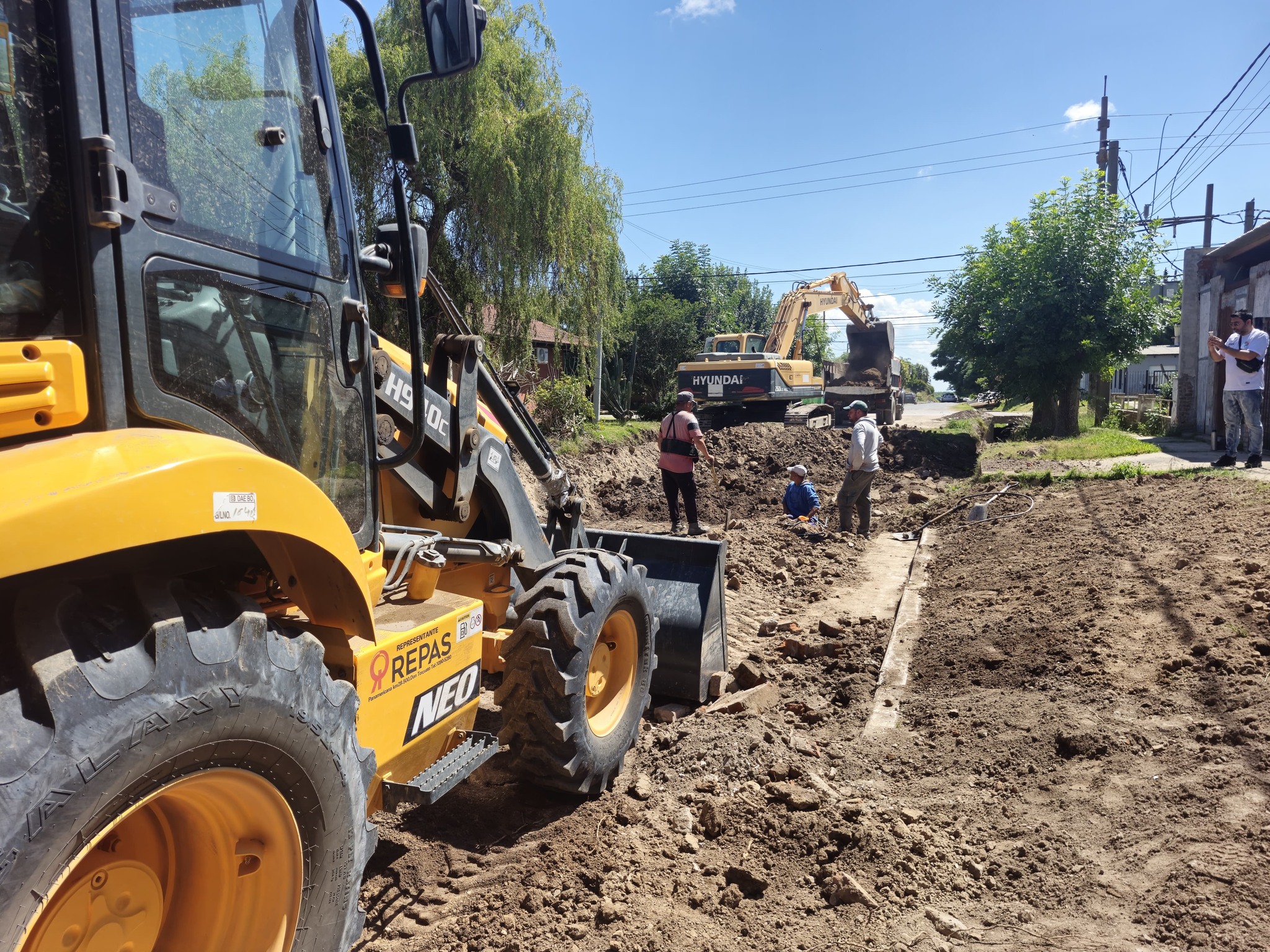 Continúan las obras de cordón cuneta en barrios de Ramallo y Villa ...